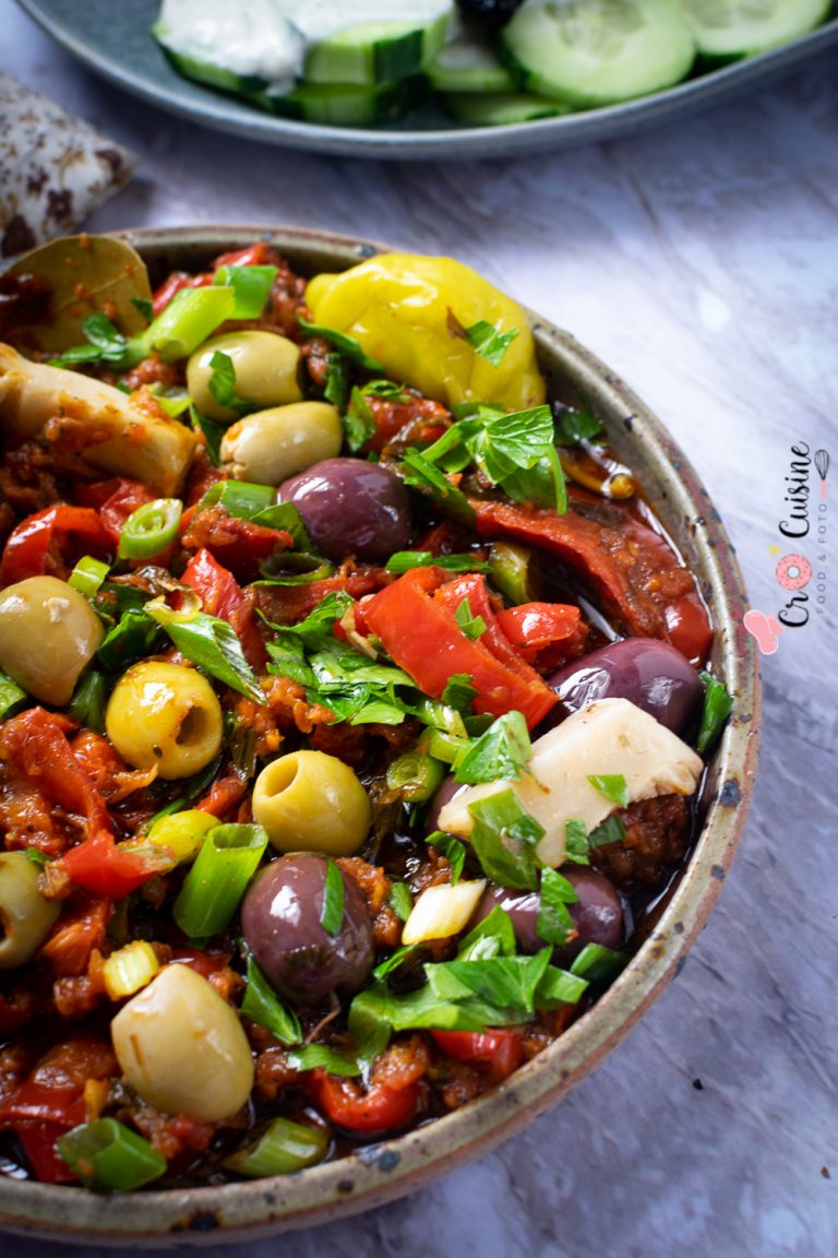 Salade tiède de poivrons rouges, olives, cœurs d'artichauts & Feta ...